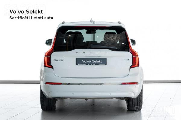 Balts Volvo XC90 2025 Rīga, ar dzinēja tilpumu 2.00 L un nobraukumu 12 tūkst. km par 59900 €, foto 4 vietnē AUTOMOTO.COM.LV