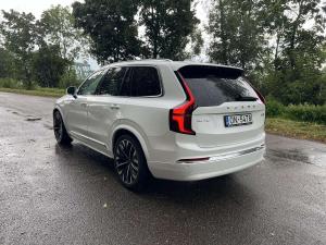 Balts Volvo XC90 2025 Kauņa, ar dzinēja tilpumu 1.97 L un nobraukumu 25 tūkst. km par 60900 €, foto 4 vietnē AUTOMOTO.COM.LV