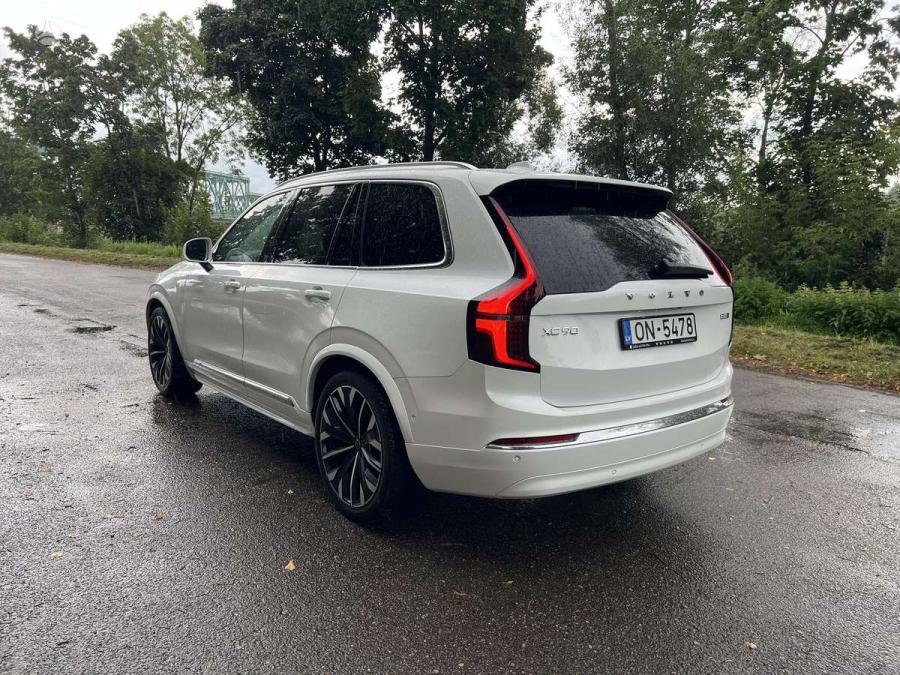 Balts Volvo XC90 2025 Kauņa, ar dzinēja tilpumu 1.97 L un nobraukumu 25 tūkst. km par 60900 €, foto 4 vietnē AUTOMOTO.COM.LV