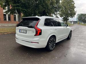 Balts Volvo XC90 2025 Kauņa, ar dzinēja tilpumu 1.97 L un nobraukumu 25 tūkst. km par 60900 €, foto 5 vietnē AUTOMOTO.COM.LV
