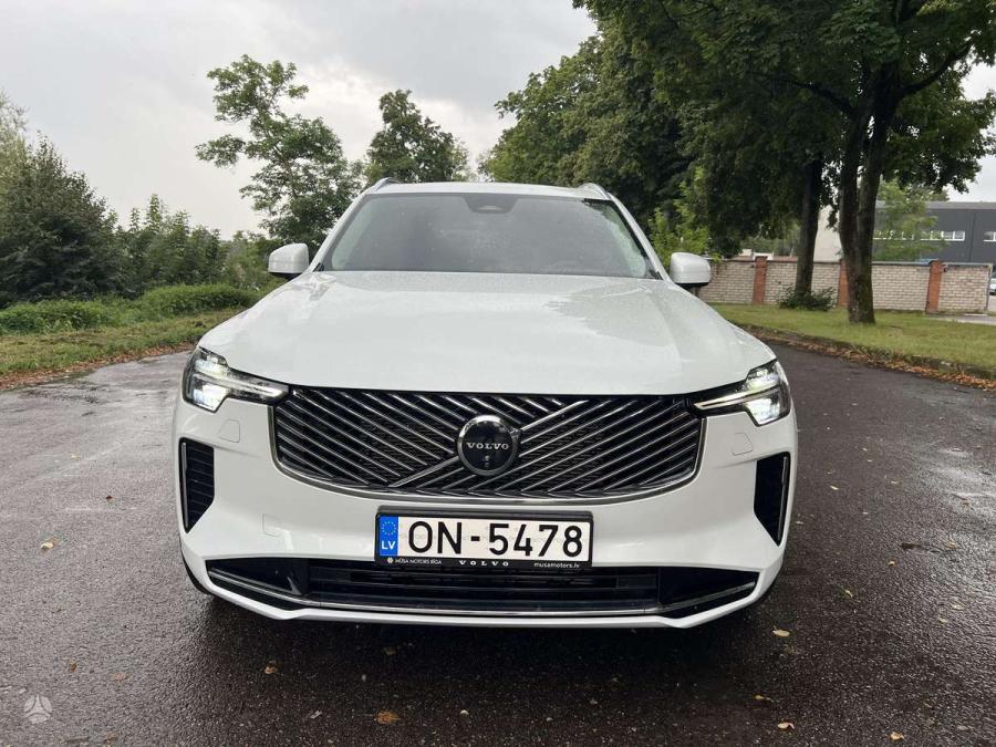Balts Volvo XC90 2025 Kauņa, ar dzinēja tilpumu 1.97 L un nobraukumu 25 tūkst. km par 60900 €, foto 6 vietnē AUTOMOTO.COM.LV