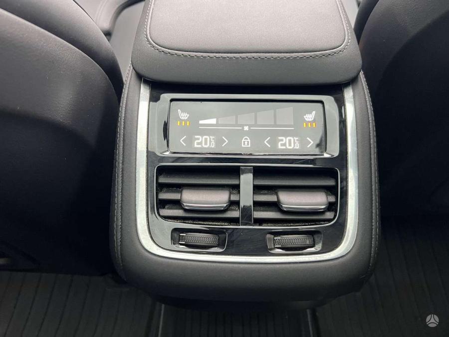 Balts Volvo XC90 2025 Kauņa, ar dzinēja tilpumu 1.97 L un nobraukumu 25 tūkst. km par 60900 €, foto 14 vietnē AUTOMOTO.COM.LV