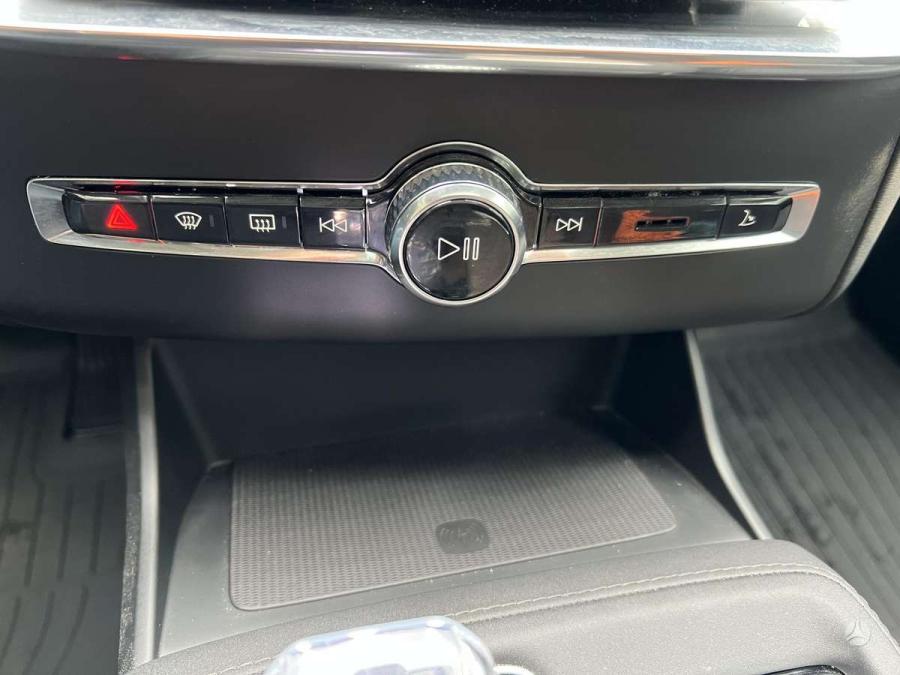 Balts Volvo XC90 2025 Kauņa, ar dzinēja tilpumu 1.97 L un nobraukumu 25 tūkst. km par 60900 €, foto 22 vietnē AUTOMOTO.COM.LV