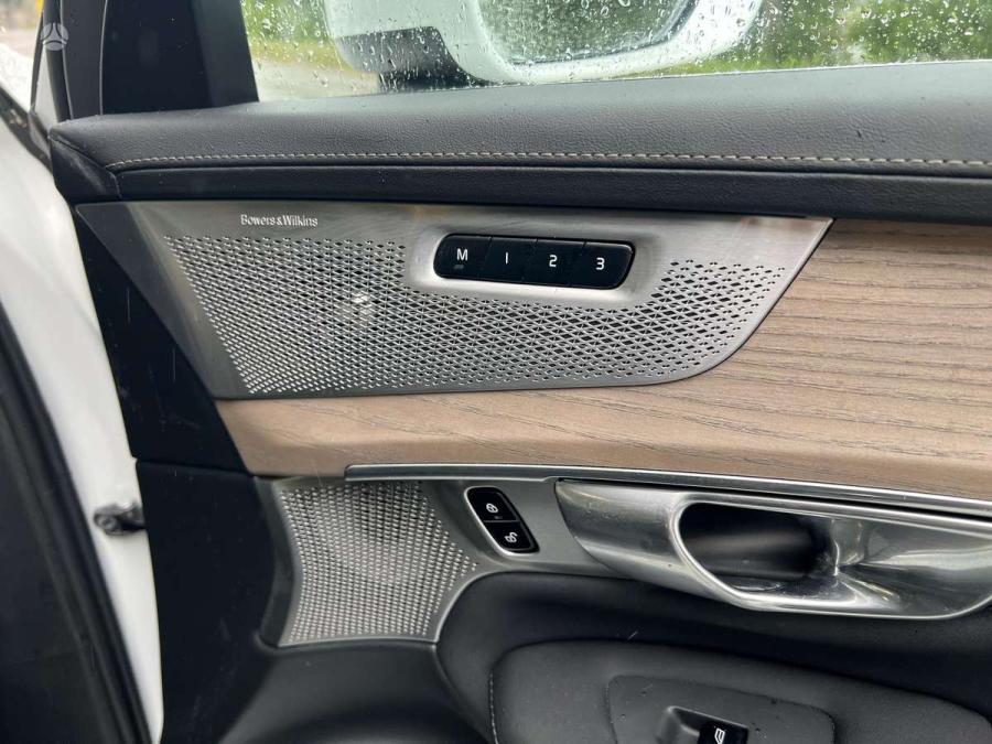 Balts Volvo XC90 2025 Kauņa, ar dzinēja tilpumu 1.97 L un nobraukumu 25 tūkst. km par 60900 €, foto 44 vietnē AUTOMOTO.COM.LV