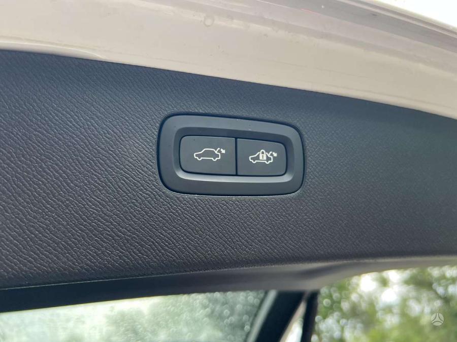 Balts Volvo XC90 2025 Kauņa, ar dzinēja tilpumu 1.97 L un nobraukumu 25 tūkst. km par 60900 €, foto 46 vietnē AUTOMOTO.COM.LV