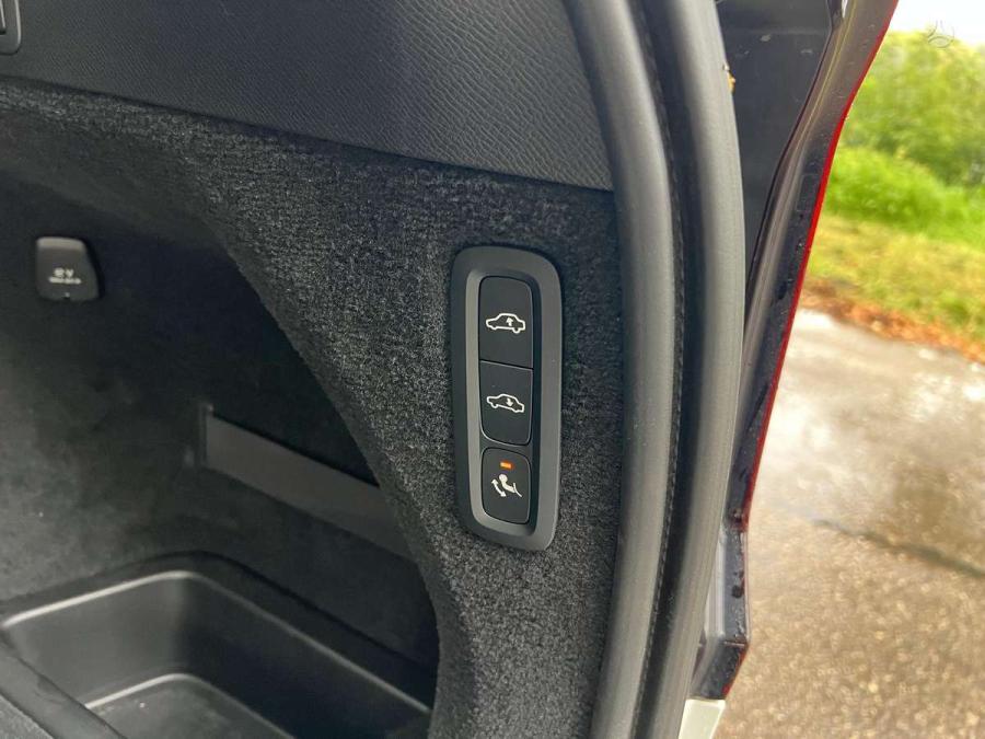 Balts Volvo XC90 2025 Kauņa, ar dzinēja tilpumu 1.97 L un nobraukumu 25 tūkst. km par 60900 €, foto 50 vietnē AUTOMOTO.COM.LV