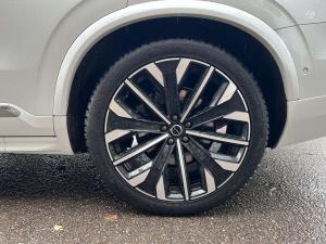 Balts Volvo XC90 2025 Kauņa, ar dzinēja tilpumu 1.97 L un nobraukumu 25 tūkst. km par 60900 €, foto 53 vietnē AUTOMOTO.COM.LV