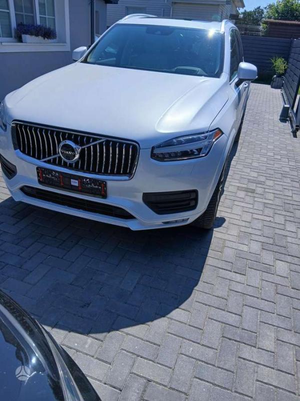 White Volvo XC90 2021 in Vilnius, with an engine capacity of 2.00 L and mileage of 148 thousand km for 29500 €, photo 5 on AUTOMOTO.COM.LV