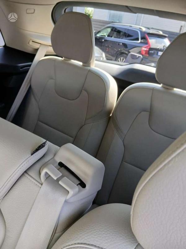 White Volvo XC90 2021 in Vilnius, with an engine capacity of 2.00 L and mileage of 148 thousand km for 29500 €, photo 7 on AUTOMOTO.COM.LV