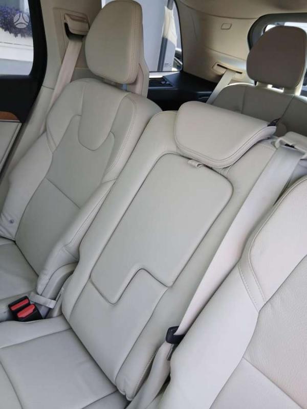White Volvo XC90 2021 in Vilnius, with an engine capacity of 2.00 L and mileage of 148 thousand km for 29500 €, photo 8 on AUTOMOTO.COM.LV