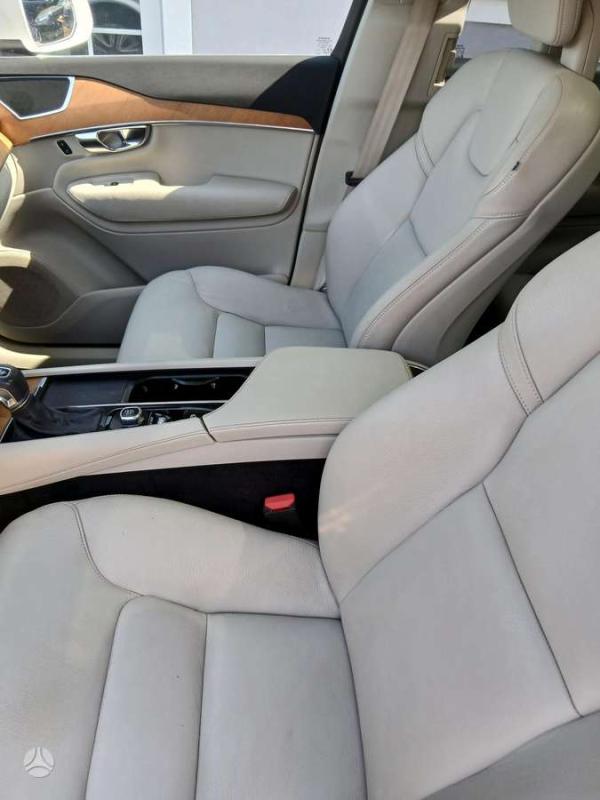 White Volvo XC90 2021 in Vilnius, with an engine capacity of 2.00 L and mileage of 148 thousand km for 29500 €, photo 9 on AUTOMOTO.COM.LV