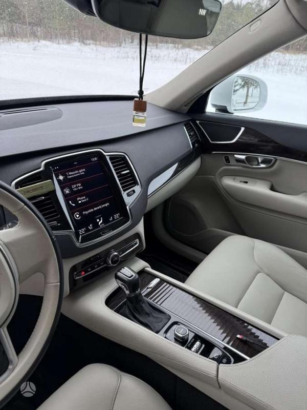 White Volvo XC90 2017 in Kaunas, with an engine capacity of 2.00 L and mileage of 140 thousand km for 25000 €, photo 2 on AUTOMOTO.COM.LV