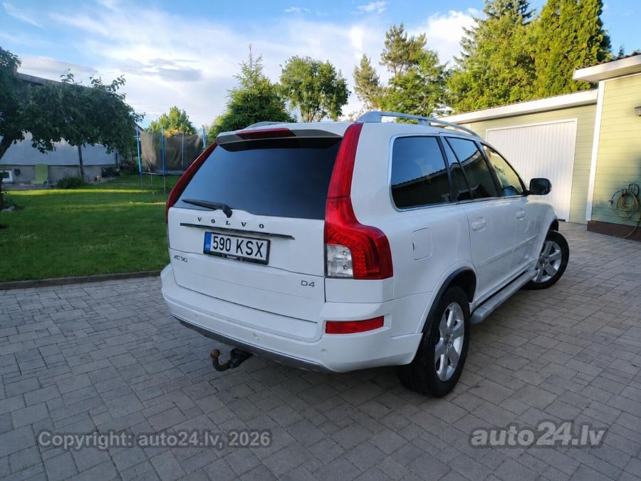 White Volvo XC90 2012 in Tallinn, with an engine capacity of 2.40 L and mileage of 300 thousand km for 8100 €, photo 4 on AUTOMOTO.COM.LV