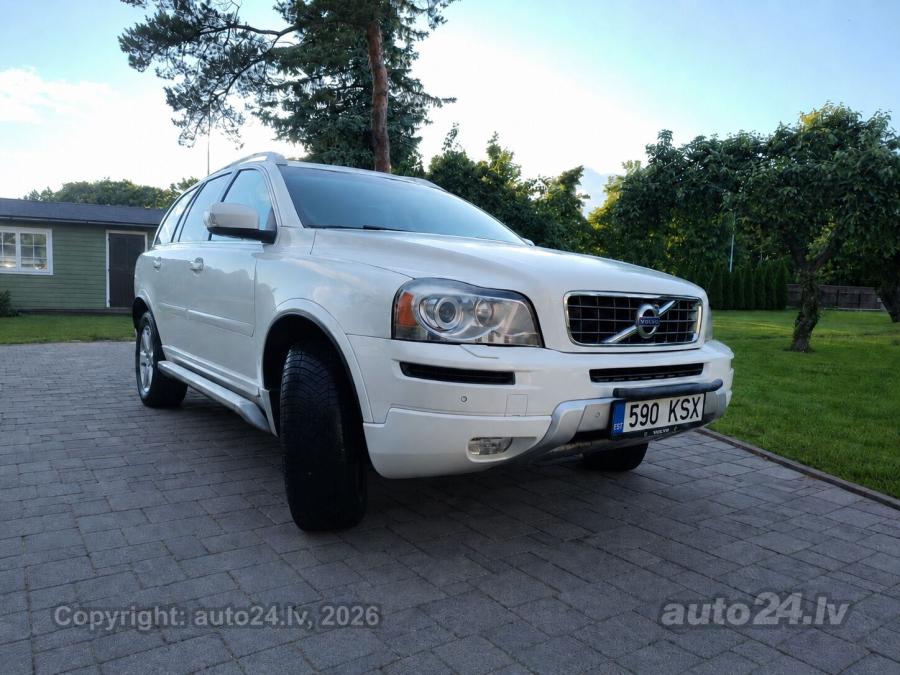 White Volvo XC90 2012 in Tallinn, with an engine capacity of 2.40 L and mileage of 300 thousand km for 8100 €, photo 5 on AUTOMOTO.COM.LV