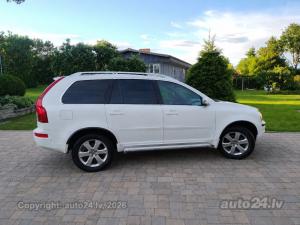 White Volvo XC90 2012 in Tallinn, with an engine capacity of 2.40 L and mileage of 300 thousand km for 8100 €, photo 7 on AUTOMOTO.COM.LV