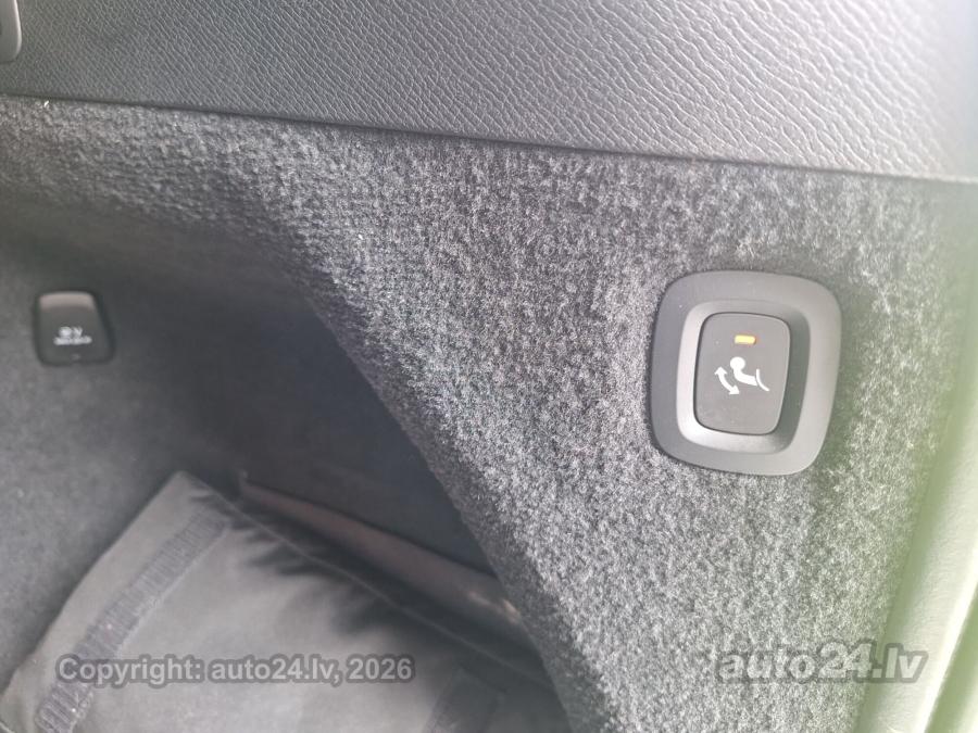 Balts Volvo XC90 2016 Tallina, ar dzinēja tilpumu 2.00 L un nobraukumu 209 tūkst. km par 19500 €, foto 13 vietnē AUTOMOTO.COM.LV