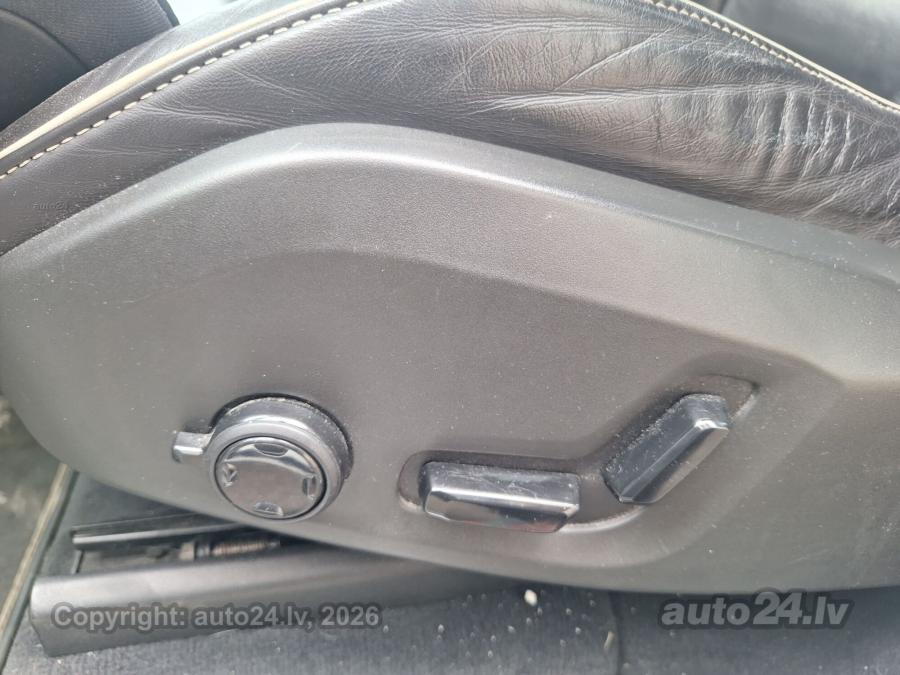Balts Volvo XC90 2016 Tallina, ar dzinēja tilpumu 2.00 L un nobraukumu 209 tūkst. km par 19500 €, foto 16 vietnē AUTOMOTO.COM.LV