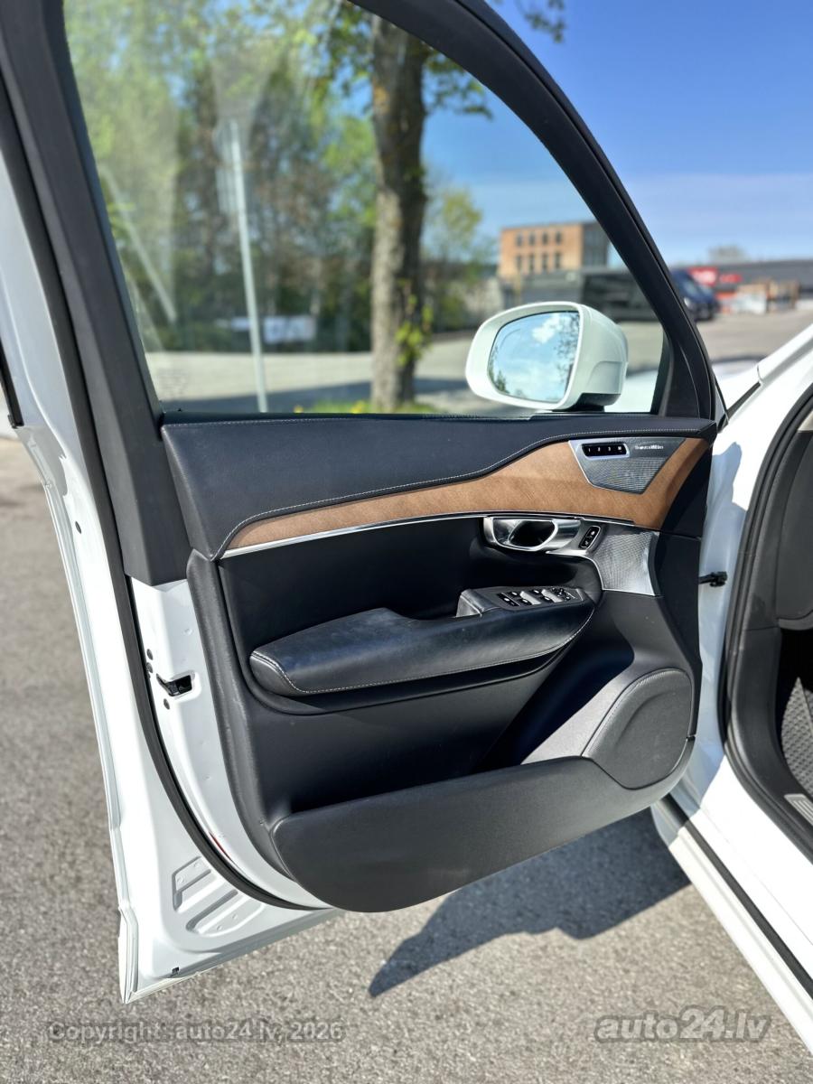 Balts Volvo XC90 2017 Tallina, ar dzinēja tilpumu 2.00 L un nobraukumu 170 tūkst. km par 30999 €, foto 13 vietnē AUTOMOTO.COM.LV