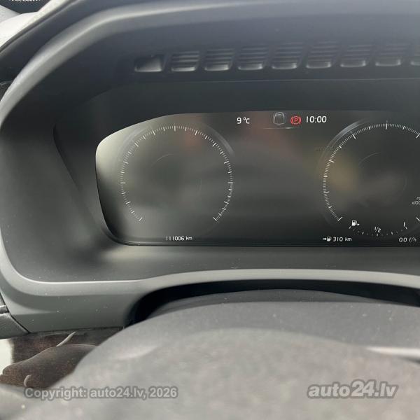 White Volvo XC90 2018 in Tallinn, with an engine capacity of 2.00 L and mileage of 111 thousand km for 33500 €, photo 5 on AUTOMOTO.COM.LV