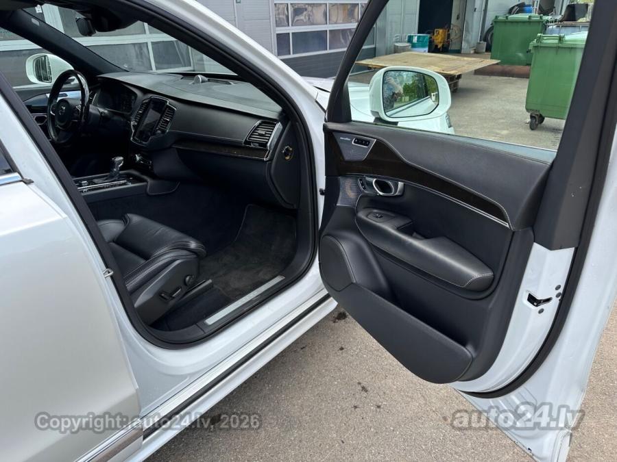 Balts Volvo XC90 2018 Tartu, ar dzinēja tilpumu 2.00 L un nobraukumu 114 tūkst. km par 24999 €, foto 16 vietnē AUTOMOTO.COM.LV