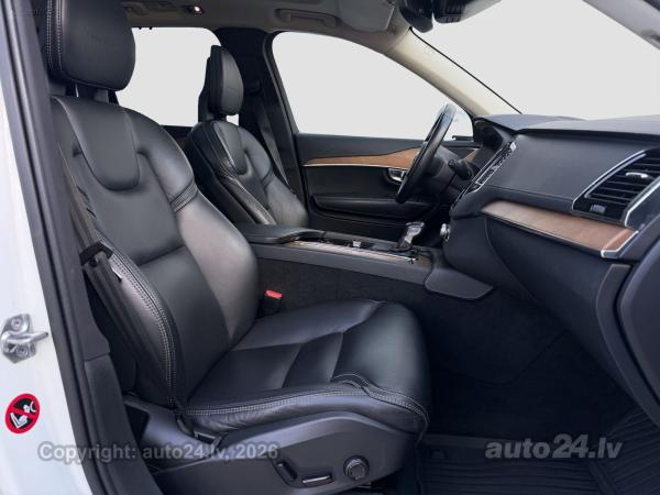 White Volvo XC90 2018 in Parnu, with an engine capacity of 2.00 L and mileage of 98 thousand km for 34900 €, photo 5 on AUTOMOTO.COM.LV