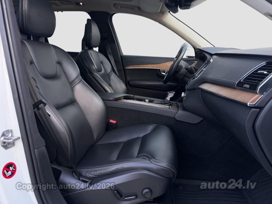 White Volvo XC90 2018 in Parnu, with an engine capacity of 2.00 L and mileage of 98 thousand km for 34900 €, photo 6 on AUTOMOTO.COM.LV