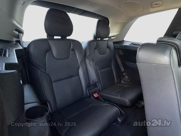 White Volvo XC90 2018 in Parnu, with an engine capacity of 2.00 L and mileage of 98 thousand km for 34900 €, photo 8 on AUTOMOTO.COM.LV