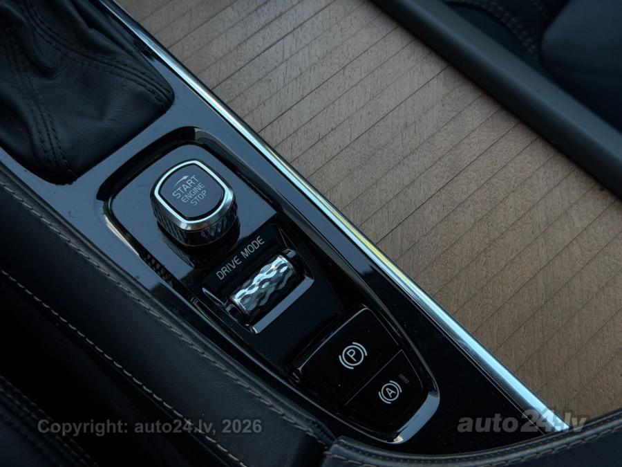White Volvo XC90 2018 in Parnu, with an engine capacity of 2.00 L and mileage of 98 thousand km for 34900 €, photo 20 on AUTOMOTO.COM.LV