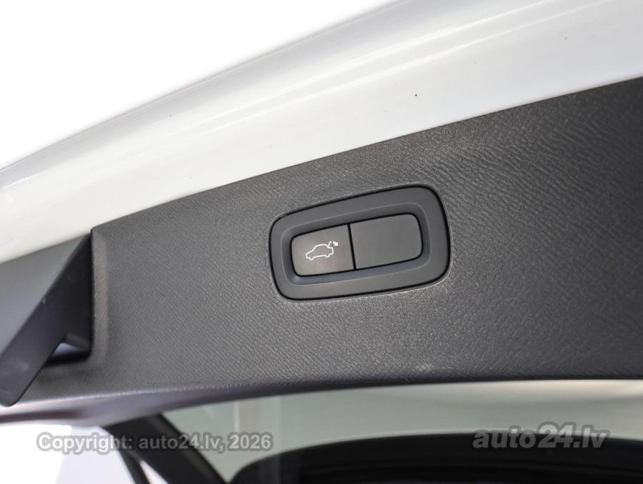 Balts Volvo XC90 2019 Tallina, ar dzinēja tilpumu 1.97 L un nobraukumu 94 tūkst. km par 42900 €, foto 27 vietnē AUTOMOTO.COM.LV