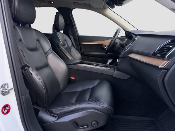 White Volvo XC90 2028 in Parnu, with an engine capacity of 2.00 L and mileage of 98 thousand km for 34900 €, photo 5 on AUTOMOTO.COM.LV