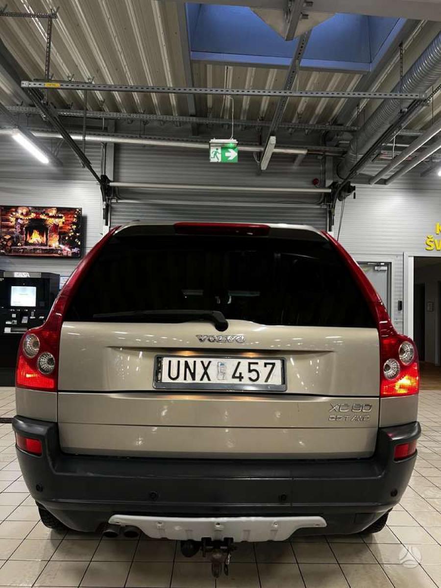Yellow Volvo XC90 2005 in Vilnius, with an engine capacity of 2.52 L and mileage of 35 thousand km for 2450 €, photo 6 on AUTOMOTO.COM.LV