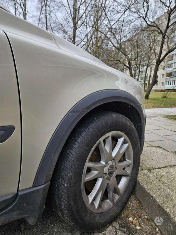 Dzeltens Volvo XC90 2005 Viļņa, ar dzinēja tilpumu 2.40 L un nobraukumu 250 tūkst. km par 3000 €, foto 7 vietnē AUTOMOTO.COM.LV