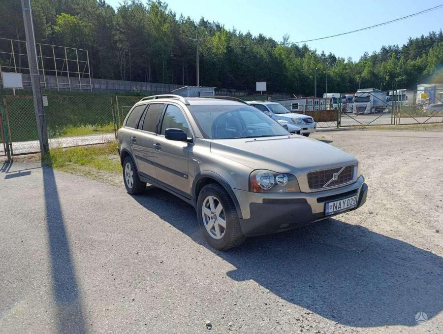 Yellow Volvo XC90 2005 in Vilnius, with an engine capacity of 2.40 L and mileage of 388 thousand km for 1600 €, photo 1 on AUTOMOTO.COM.LV
