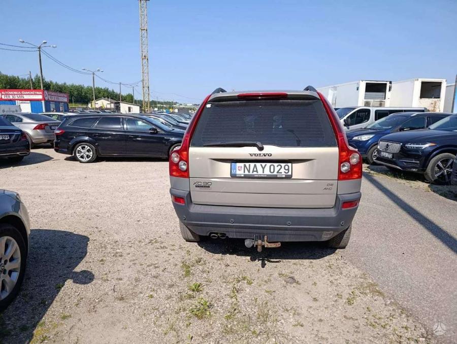 Yellow Volvo XC90 2005 in Vilnius, with an engine capacity of 2.40 L and mileage of 388 thousand km for 1600 €, photo 4 on AUTOMOTO.COM.LV