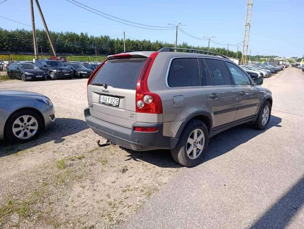 Желтый Вольво ХС90 2005 в Вильнюс, объемом двигателя 2.40 л и пробегом 388 тыс. км за 1600 €, фото 5 на AUTOMOTO.COM.LV