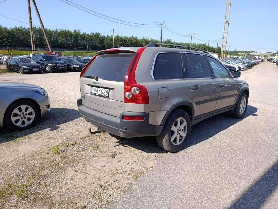 Yellow Volvo XC90 2005 in Vilnius, with an engine capacity of 2.40 L and mileage of 388 thousand km for 1600 €, photo 6 on AUTOMOTO.COM.LV