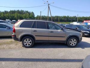 Yellow Volvo XC90 2005 in Vilnius, with an engine capacity of 2.40 L and mileage of 388 thousand km for 1600 €, photo 9 on AUTOMOTO.COM.LV