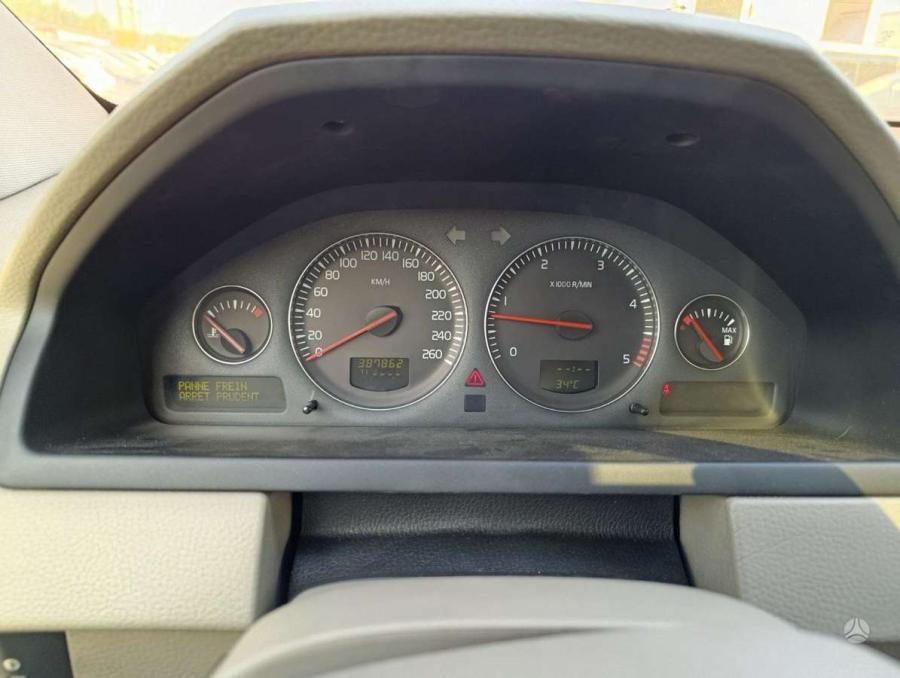 Yellow Volvo XC90 2005 in Vilnius, with an engine capacity of 2.40 L and mileage of 388 thousand km for 1600 €, photo 20 on AUTOMOTO.COM.LV