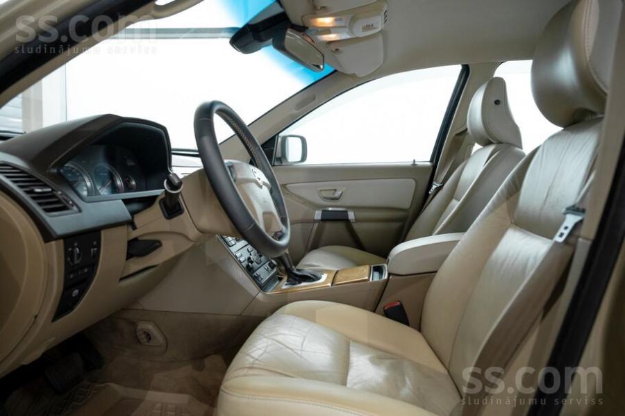 Yellow Volvo XC90 2008 in Riga, with an engine capacity of 2.40 L and mileage of 224 thousand km for 5590 €, photo 8 on AUTOMOTO.COM.LV