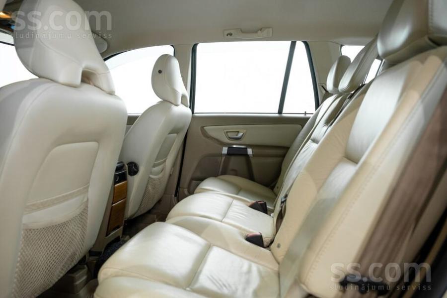 Yellow Volvo XC90 2008 in Riga, with an engine capacity of 2.40 L and mileage of 224 thousand km for 5590 €, photo 9 on AUTOMOTO.COM.LV