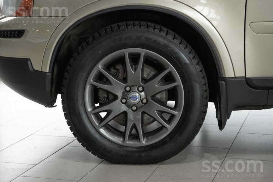 Yellow Volvo XC90 2008 in Riga, with an engine capacity of 2.40 L and mileage of 224 thousand km for 5590 €, photo 13 on AUTOMOTO.COM.LV