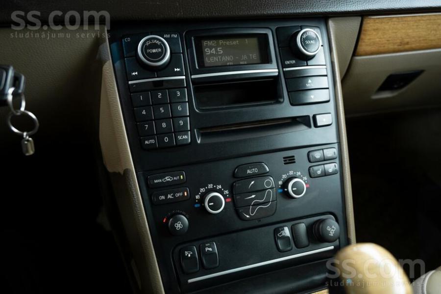 Yellow Volvo XC90 2008 in Riga, with an engine capacity of 2.40 L and mileage of 224 thousand km for 5590 €, photo 18 on AUTOMOTO.COM.LV