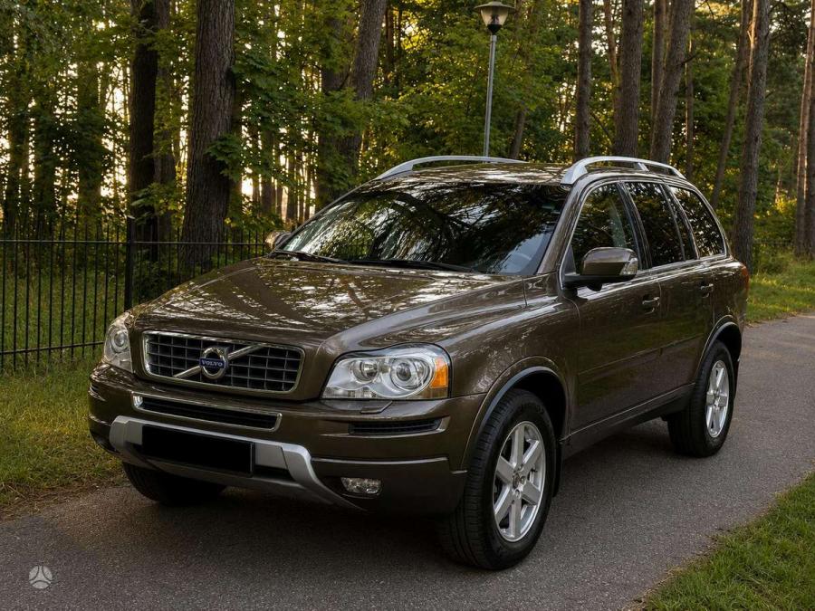 Yellow Volvo XC90 2014 in Vilnius, with an engine capacity of 2.40 L and mileage of 258 thousand km for 12700 €, photo 1 on AUTOMOTO.COM.LV
