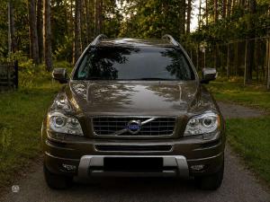 Yellow Volvo XC90 2014 in Vilnius, with an engine capacity of 2.40 L and mileage of 258 thousand km for 12700 €, photo 4 on AUTOMOTO.COM.LV