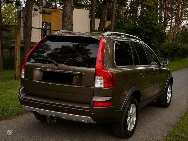 Yellow Volvo XC90 2014 in Vilnius, with an engine capacity of 2.40 L and mileage of 258 thousand km for 12700 €, photo 8 on AUTOMOTO.COM.LV
