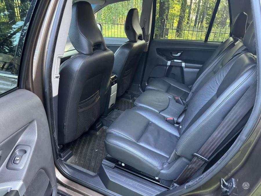 Yellow Volvo XC90 2014 in Vilnius, with an engine capacity of 2.40 L and mileage of 258 thousand km for 12700 €, photo 13 on AUTOMOTO.COM.LV