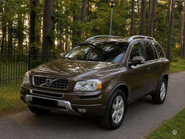 Yellow Volvo XC90 2014 in Vilnius, with an engine capacity of 2.40 L and mileage of 258 thousand km for 12690 €, photo 1 on AUTOMOTO.COM.LV
