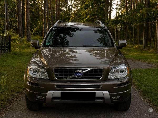 Yellow Volvo XC90 2014 in Vilnius, with an engine capacity of 2.40 L and mileage of 258 thousand km for 12700 €, photo 4 on AUTOMOTO.COM.LV