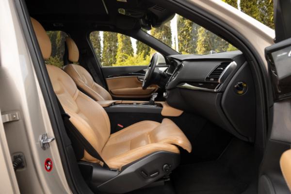 Dzeltens Volvo XC90 2015 Rīga, ar dzinēja tilpumu 2.00 L un nobraukumu 218 tūkst. km par 27600 €, foto 9 vietnē AUTOMOTO.COM.LV
