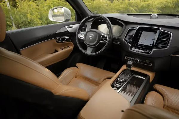 Dzeltens Volvo XC90 2015 Jelgava, ar dzinēja tilpumu 2.00 L un nobraukumu 218 tūkst. km par 24900 €, foto 8 vietnē AUTOMOTO.COM.LV